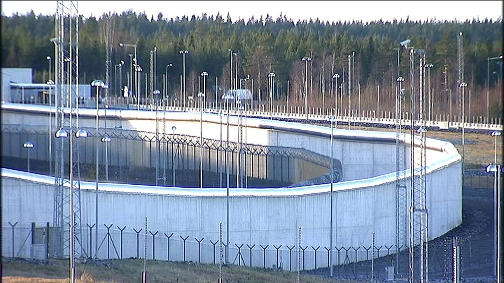 Kriminalvårdens muthärva i rätten först nästa år | SVT Nyheter