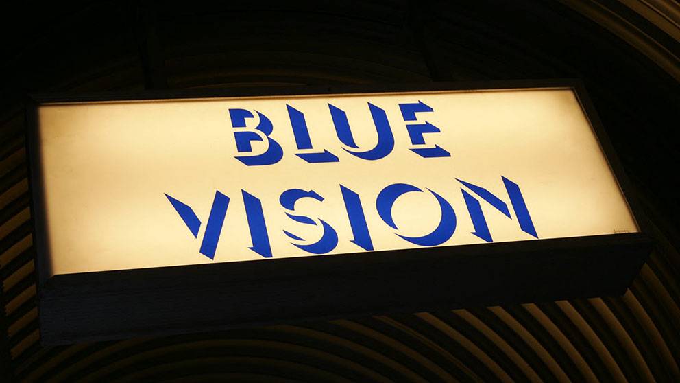 Kvinnor såldes på porrbiograf | SVT Nyheter