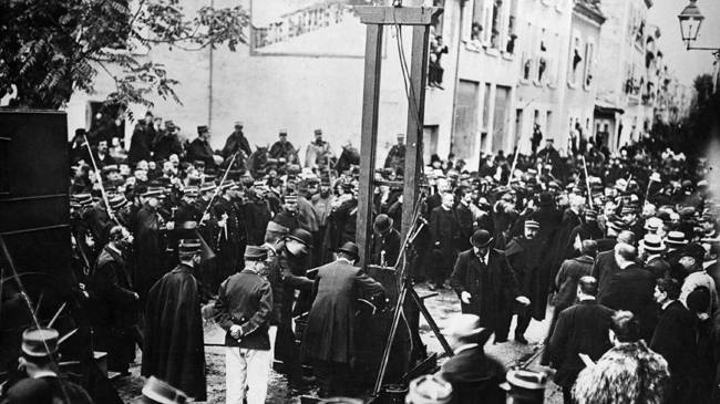 Fransk giljotin under klubban | SVT Nyheter