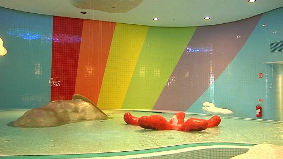 Sundbybergs simhall först i landet att HBT-certifieras | SVT Nyheter