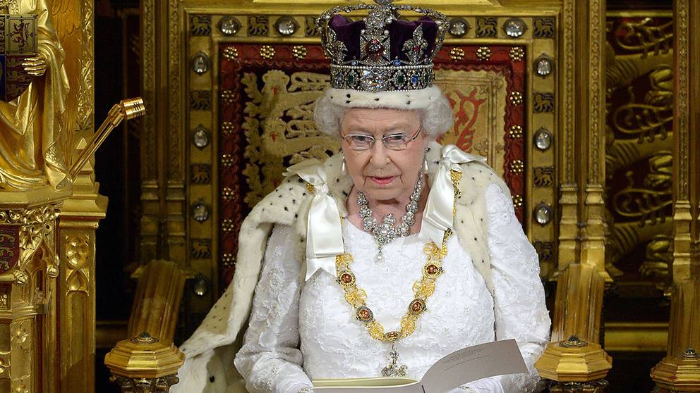 Drottning Elizabeths tips till alla monarker: Härda ut | SVT Nyheter