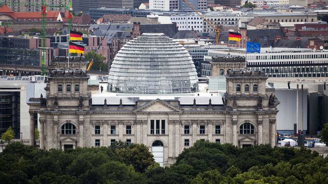 Hackerattacken mot tyska parlamentet fortsätter | SVT Nyheter