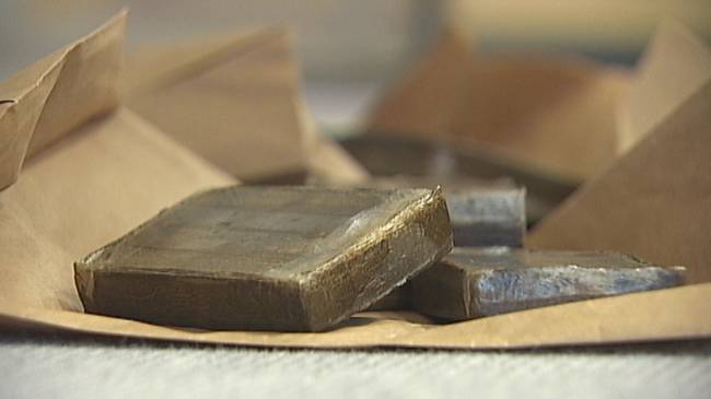 Åtal för 57 kilo hasch i baksätet | SVT Nyheter