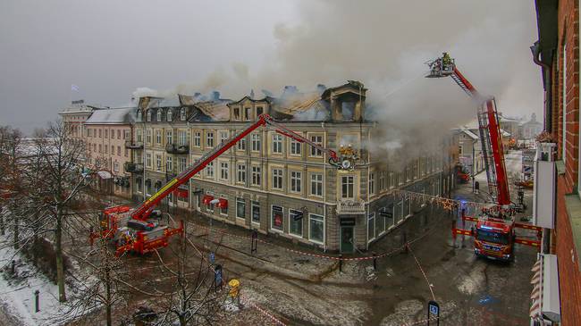 Kraftig brand i centrala Arvika | SVT Nyheter