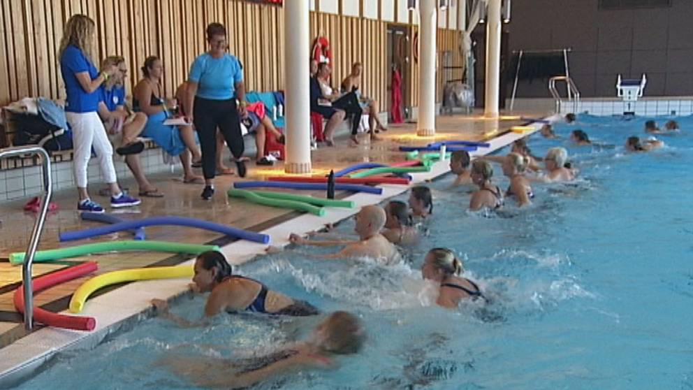 Full aktivitet på Sundstabadet | SVT Nyheter