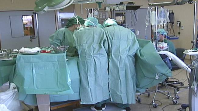 Patient trillade av operationsbordet | SVT Nyheter