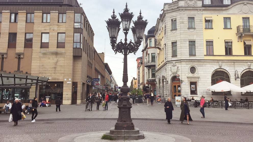 Busstrafiken påverkas när Stora torget grävs upp | SVT Nyheter