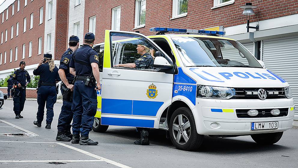 Poliser förflyttas – ska hjälpa till i Stockholm | SVT Nyheter