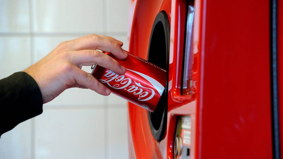 Tranås bäst i länet på att panta flaskor | SVT Nyheter