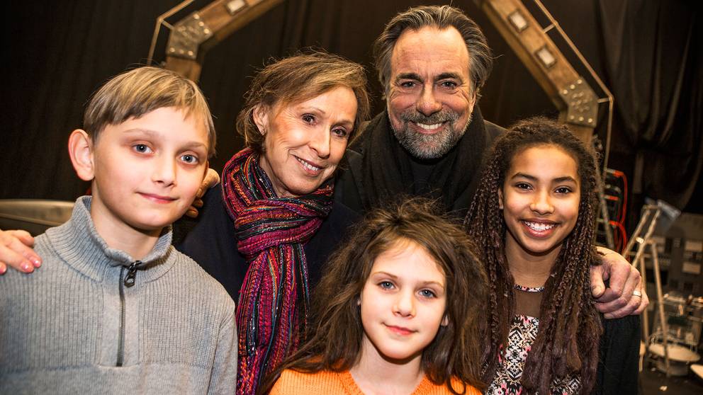 Tidsresa och scifi i årets julkalender på SVT | SVT Nyheter