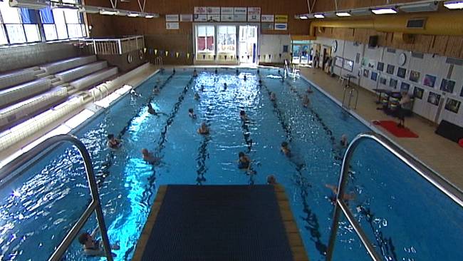 Taket rasade i simhallen – nu ska Säffle få en ny | SVT Nyheter