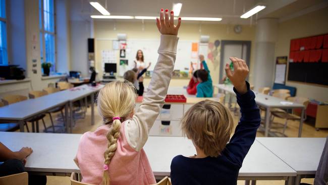 Tjugotal elever fick inte plats i skolan vid terminstarten | SVT Nyheter