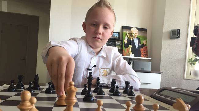 Sveriges bästa tioåring i schack finns i Sundsvall | SVT Nyheter