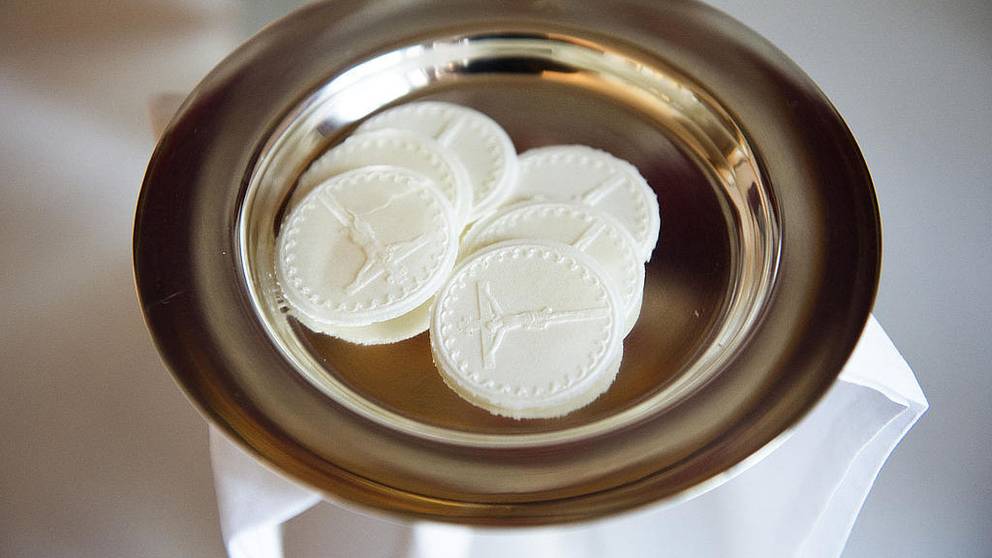 Vatikanen förbjuder glutenfri nattvard | SVT Nyheter