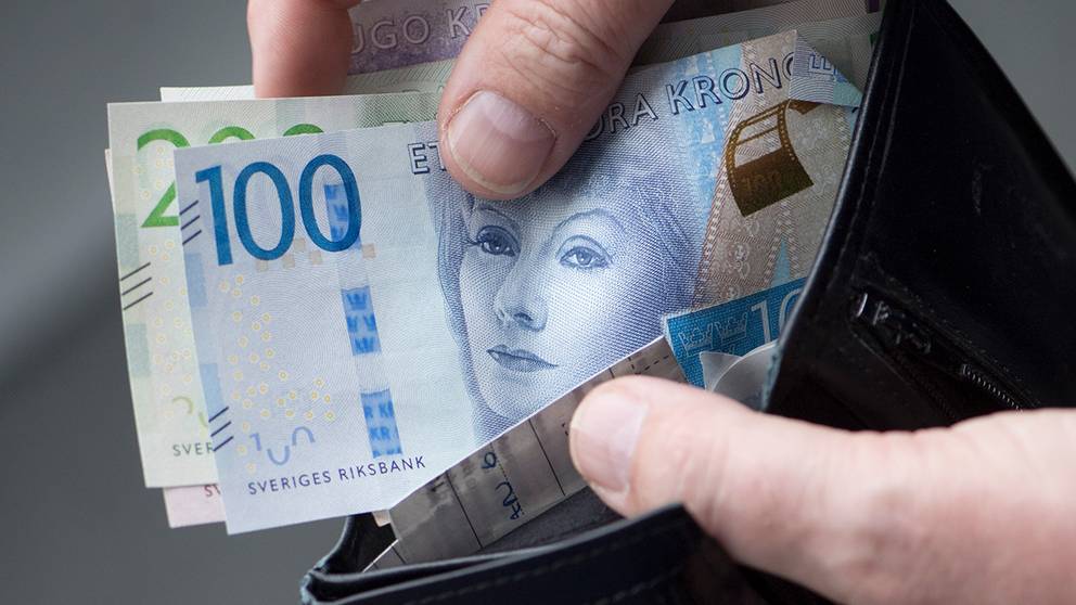 Så kollar du om sedeln är äkta | SVT Nyheter
