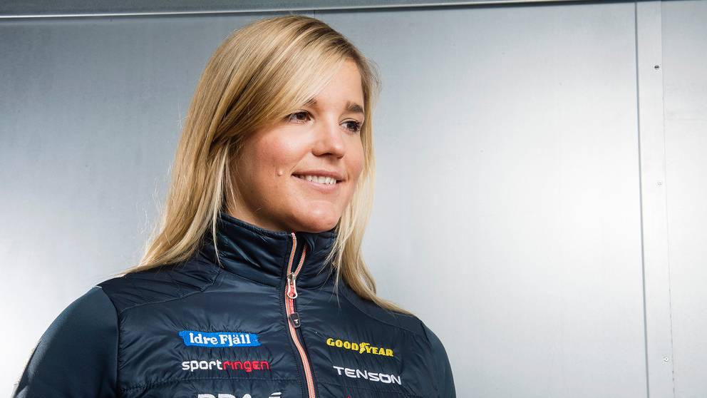 Anna Holmlund inviger sportanläggning - Sport | SVT.se