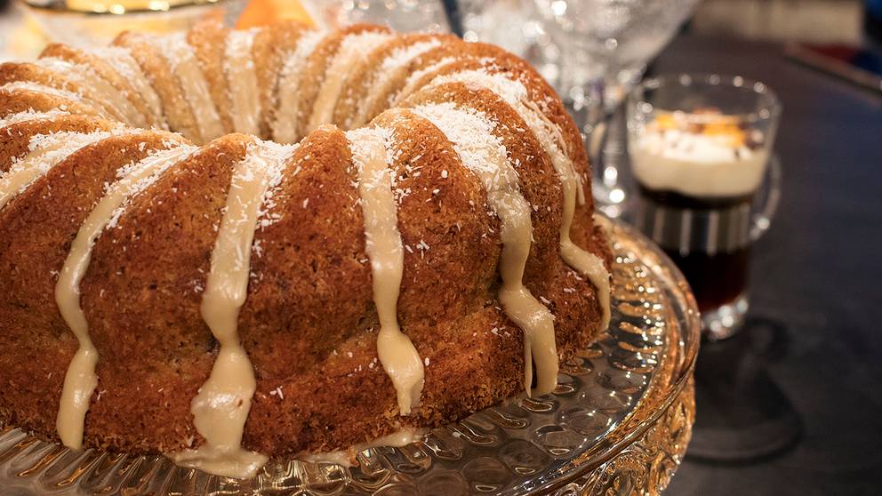 Banankaka med kaffe och choklad | SVT recept