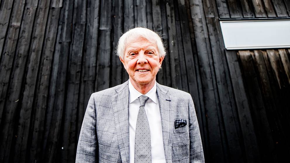 Svenske miljardären slussar pengar till skatteparadis | SVT Nyheter