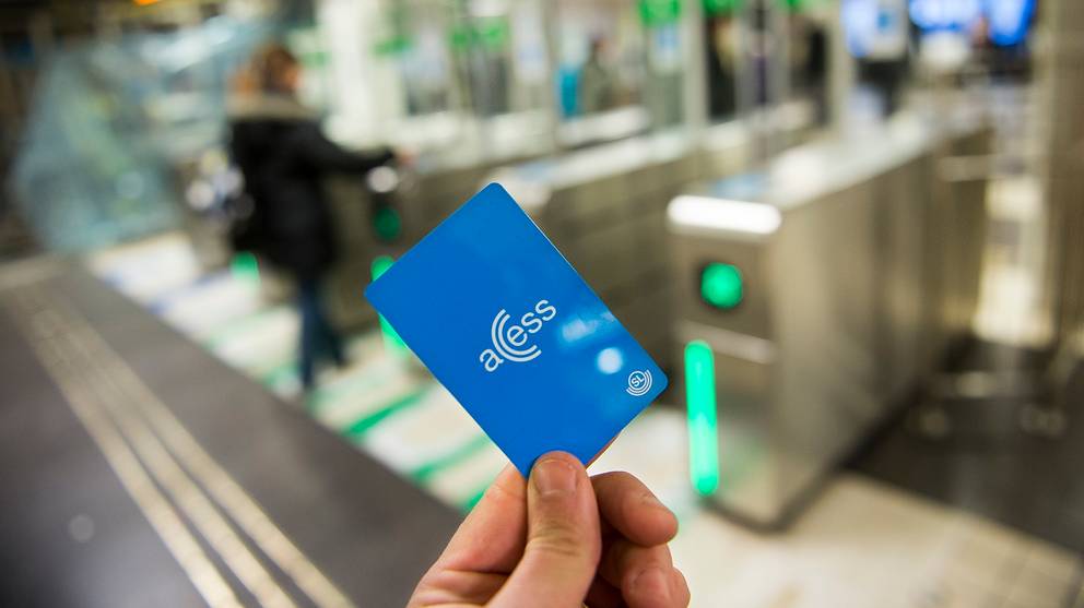 Gratis SL-kort till 160 000 unga skickas ut | SVT Nyheter