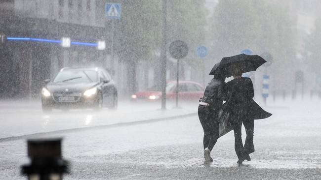 SMHI varnar för kraftig regn i helgen | SVT Nyheter