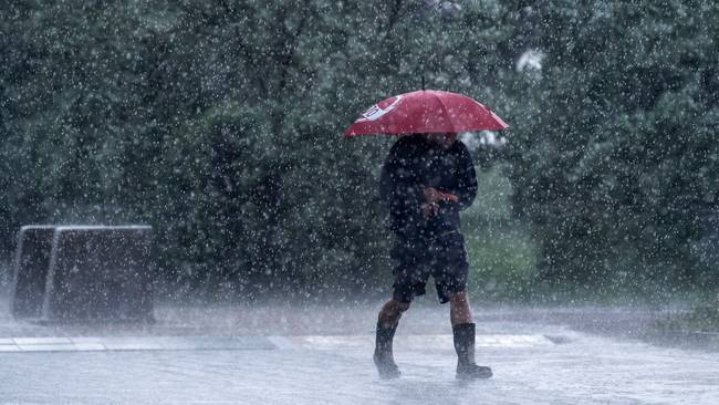 Mer regn och åska väntas | SVT Nyheter