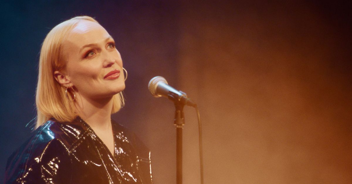 Lisa från Torsång om att vara artisten Moonica Mac – ”Skönt att ha ...