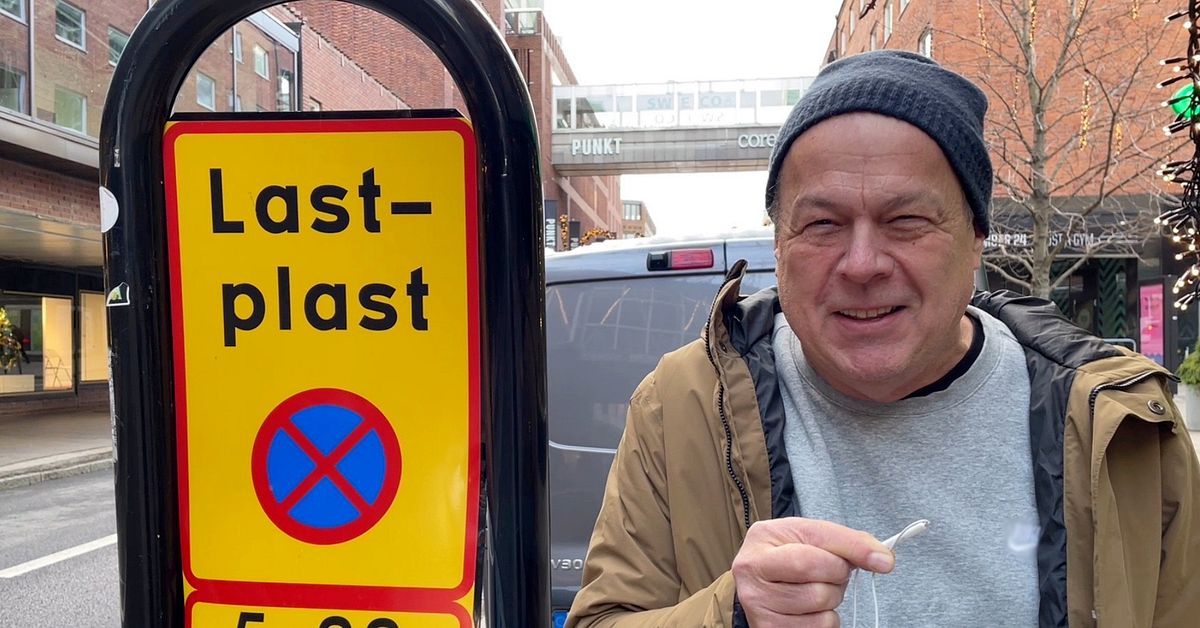 Plats blev plast – här är vägskylten som får västeråsarna att dra på ...