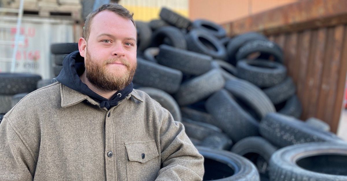Kasserade vinterdäck får nytt liv – på EPA-traktorer | SVT Nyheter