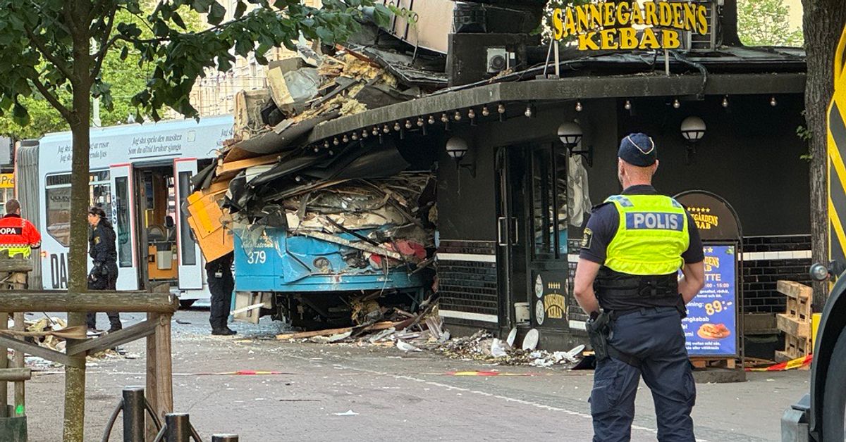 Spårvagn i krasch vid avenyn i Göteborg | SVT Nyheter