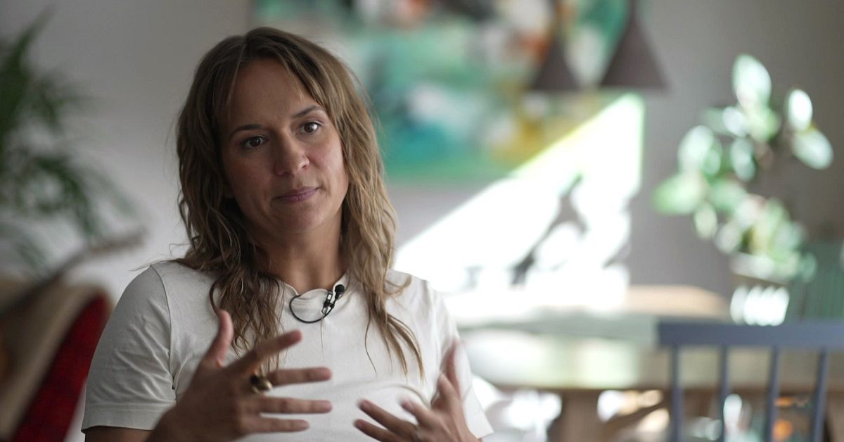 Bianca Kronlöf: media antaa faktat – kulttuuri tunteet | SVT Nyheter