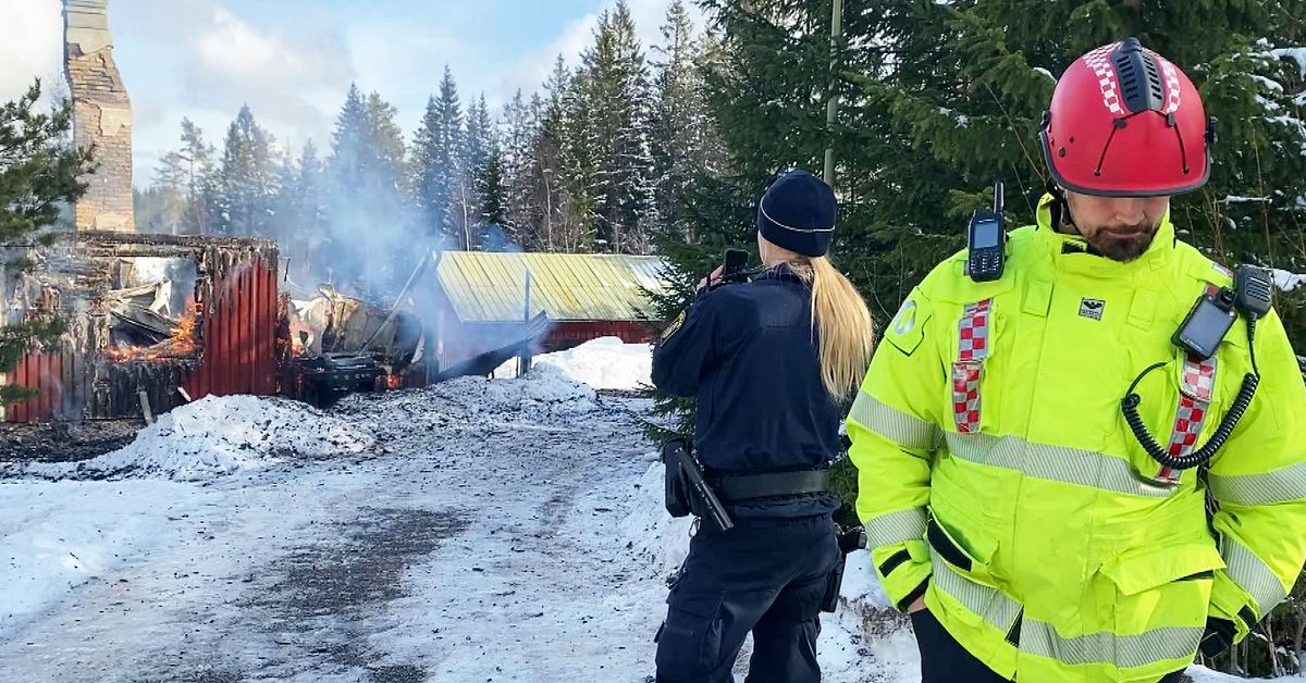 Fullt utvecklad brand i villa Västansjö i Timrå – orsakade tågstopp | SVT Nyheter