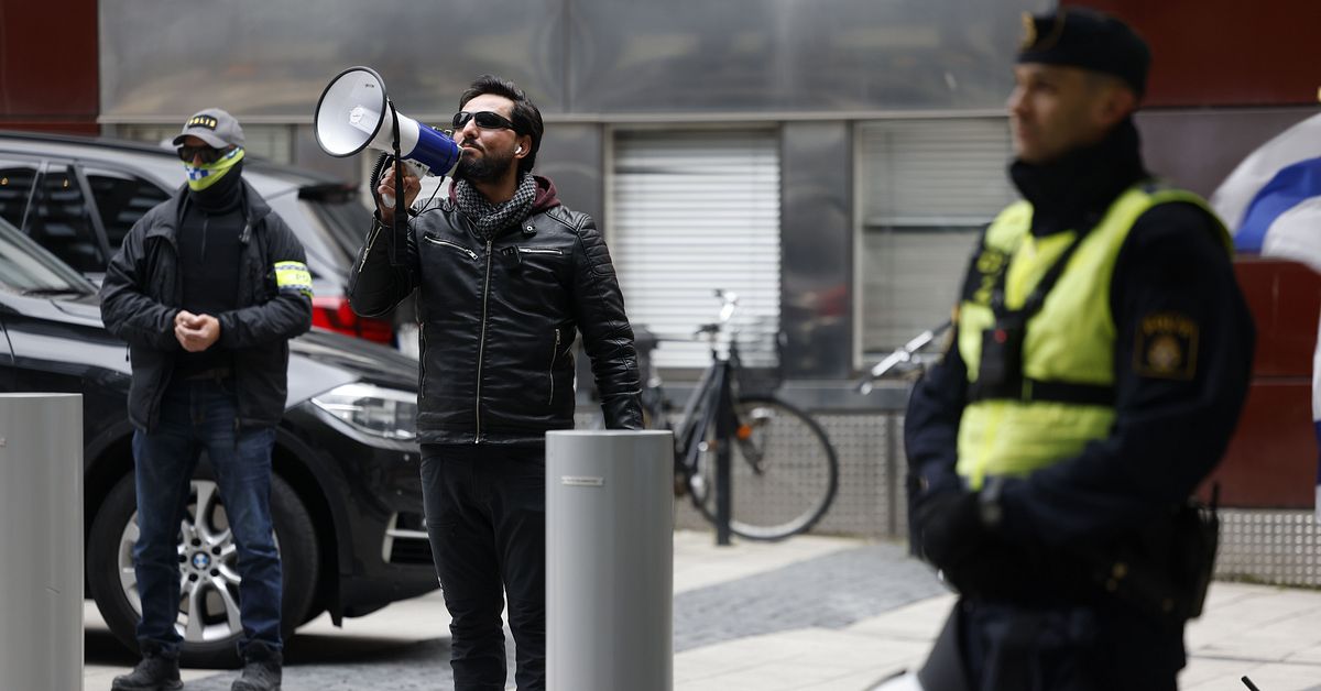Koranbrännare åtalas För Hets Mot Folkgrupp Svt Nyheter