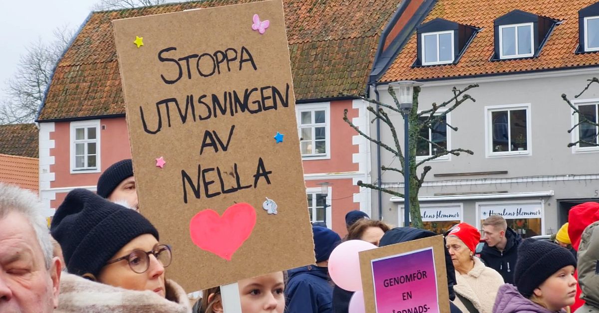 Känslosam demonstration i Simrishamn för att stoppa utvisningen av ...