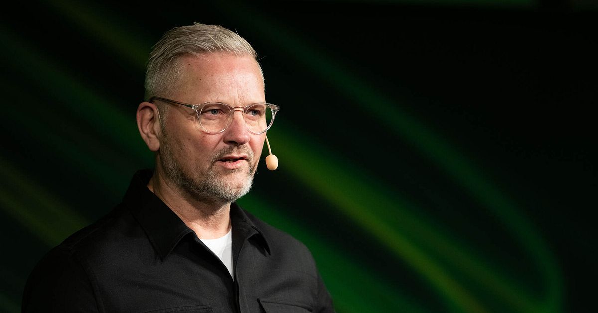 Johan Lindvall, Sef: ”Klarar inte det här på egen hand” | SVT Nyheter