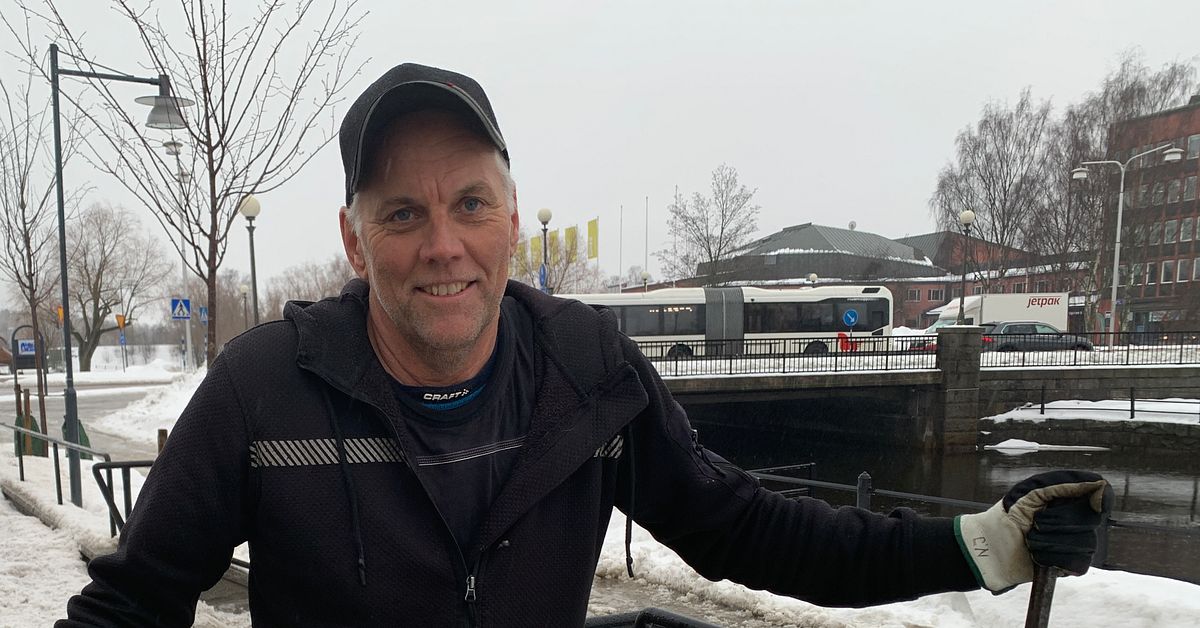 Här kämpar Niklas i Falun mot regnvattnet | SVT Nyheter