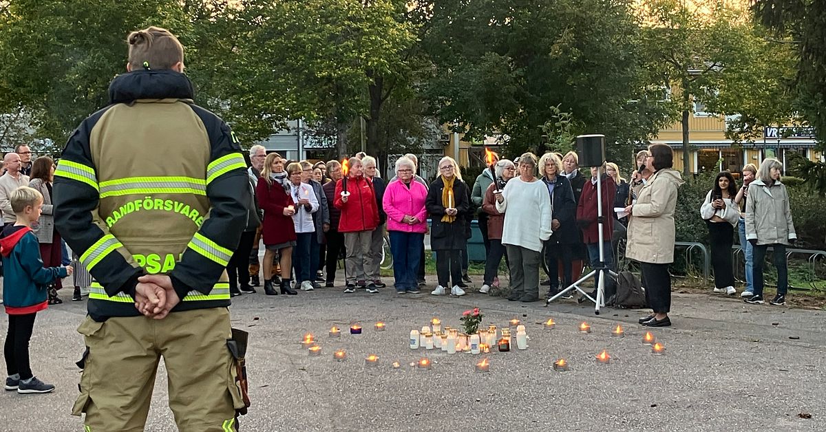 Soha Saad hedrades med ljusmanifestation i Fullerö och Storvreta | SVT ...