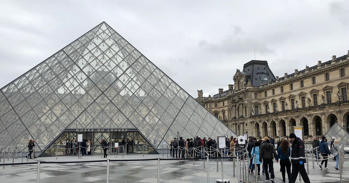 Louvren i Paris aviserar en höjning av entréavgiften med 45 procent för ...