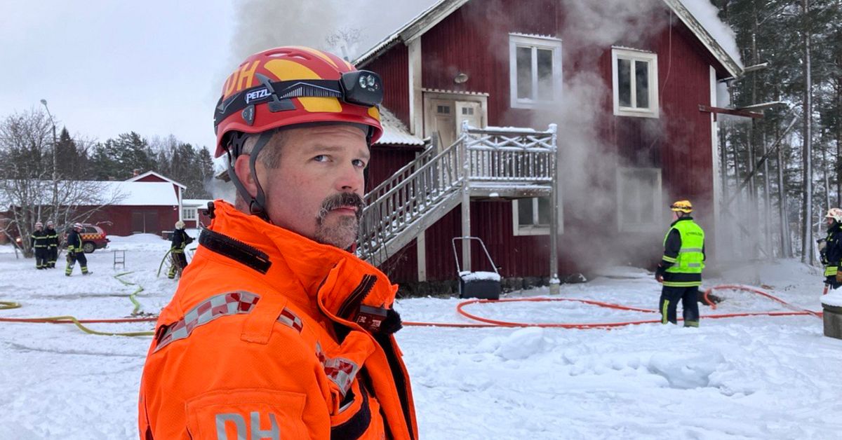 Kraftig brand i Skellefteå – villa brann ner | SVT Nyheter