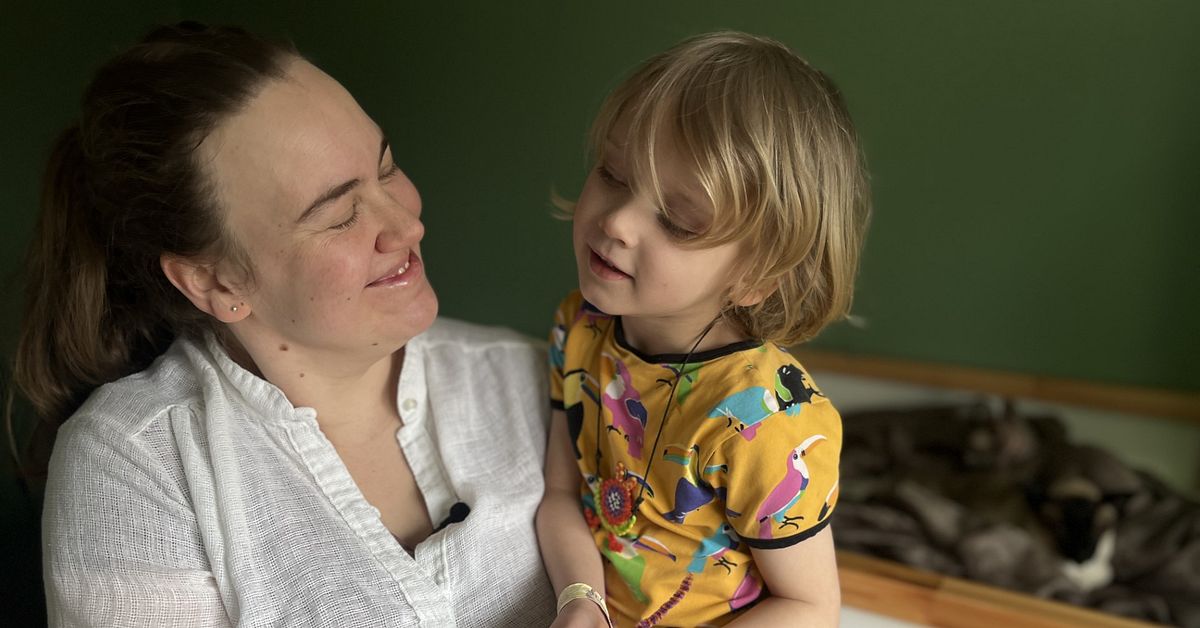 Erina lär inte sitt barn finska: ”Kändes inte naturligt” | SVT Nyheter