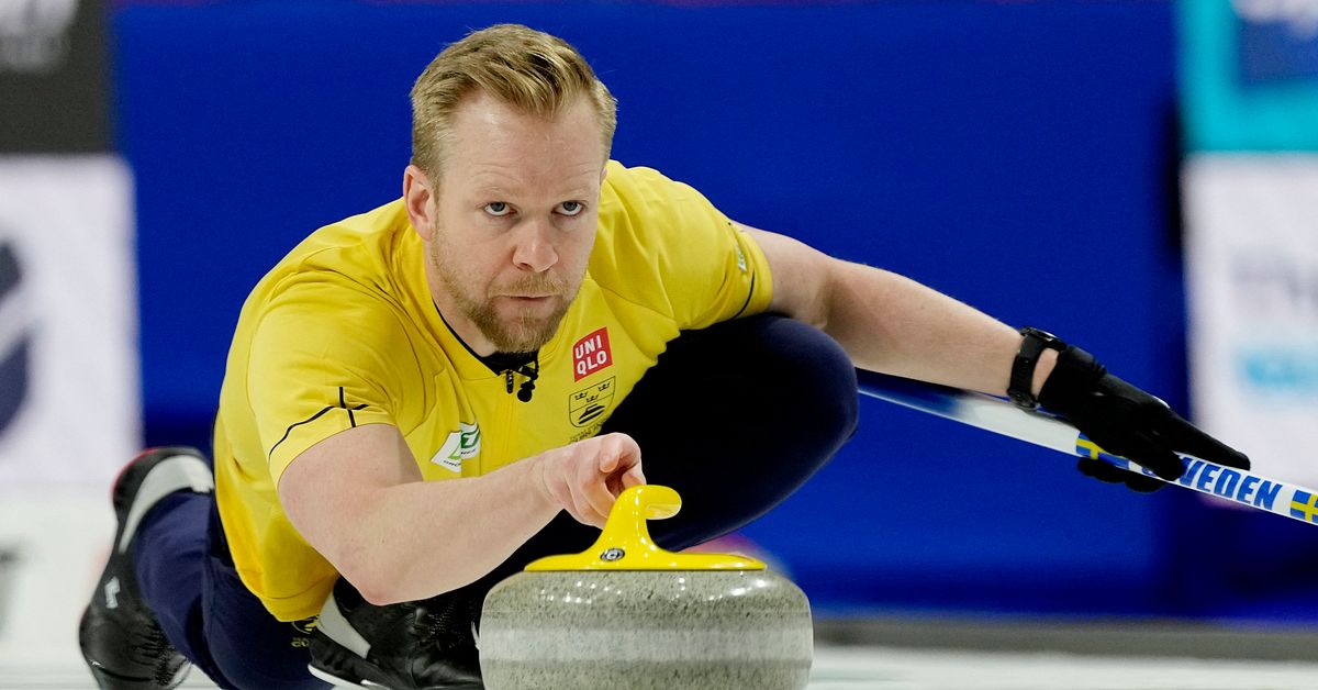 Efter skakiga starten – Sverige tog tredje raka i curling-VM | SVT Nyheter