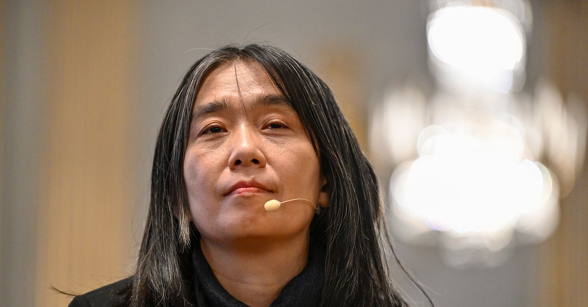 Han Kang i Stockholm: ”Chockad av händelserna” | SVT Nyheter