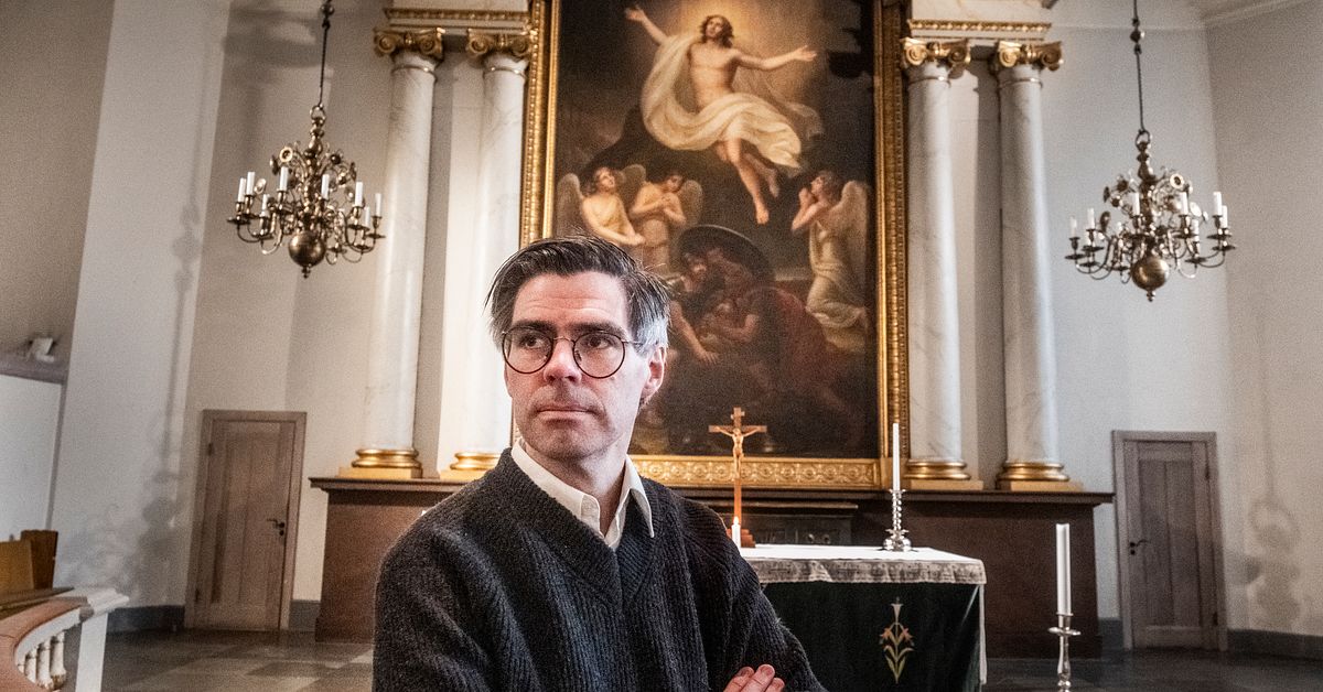 Recension: ”Makten och det heliga” av Joel Halldorf | SVT Nyheter