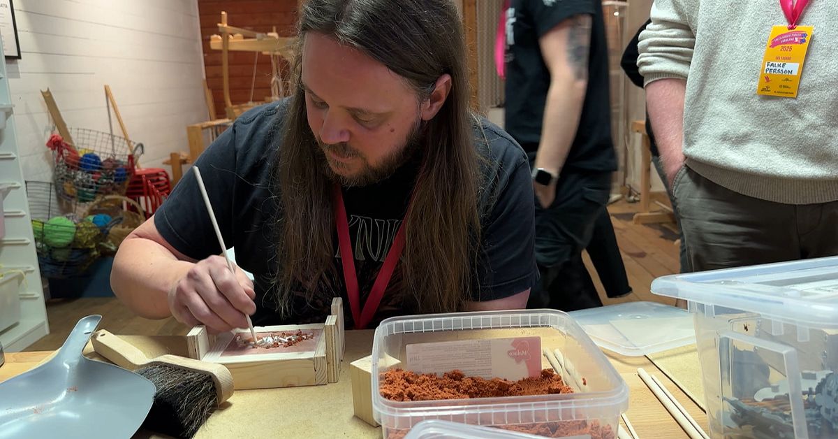 Spel och hantverk i skön förening i Deje | SVT Nyheter