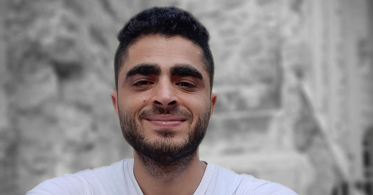 Poeten Mahmoud AlShaer i Gaza om kulturarvsförstörelsen | SVT Nyheter