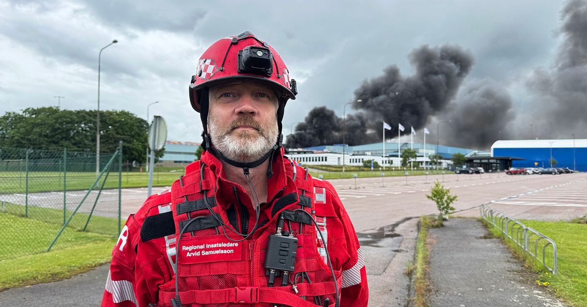 Kraftig brand på Stena Recycling i Halmstad | SVT Nyheter