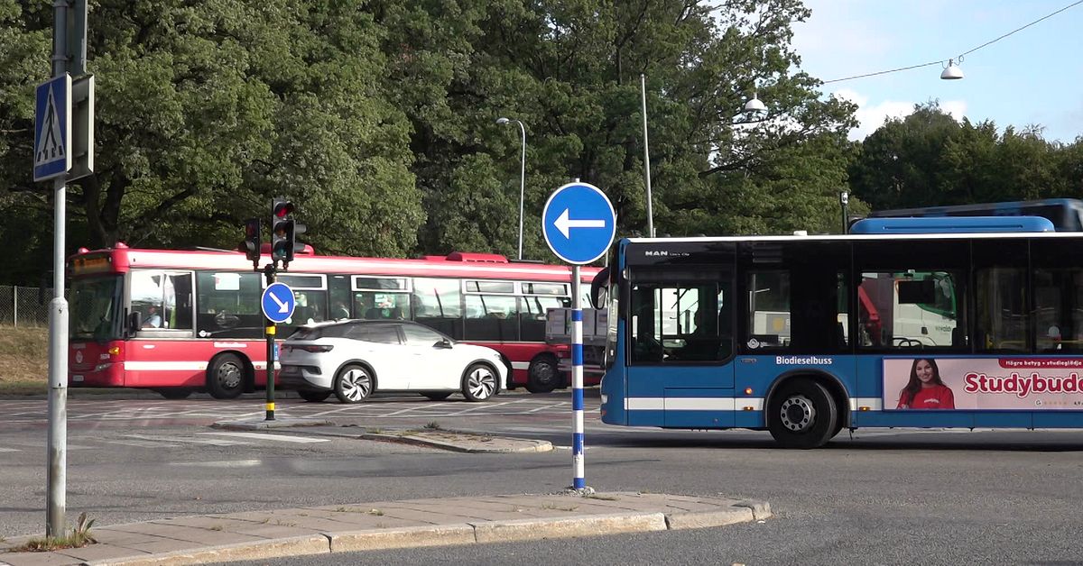 Man död – blev påkörd av buss vid Brommaplan | SVT Nyheter