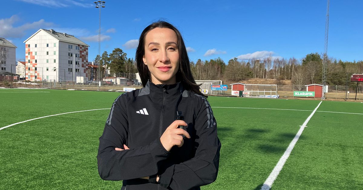 Selma är näst yngsta domaren i damallsvenskan – drömmer om att göra det på heltid | SVT Nyheter