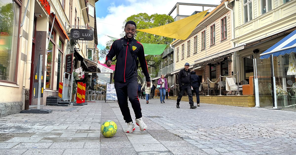 John i Östersund passar och dribblar boll mot mental ohälsa | SVT Nyheter