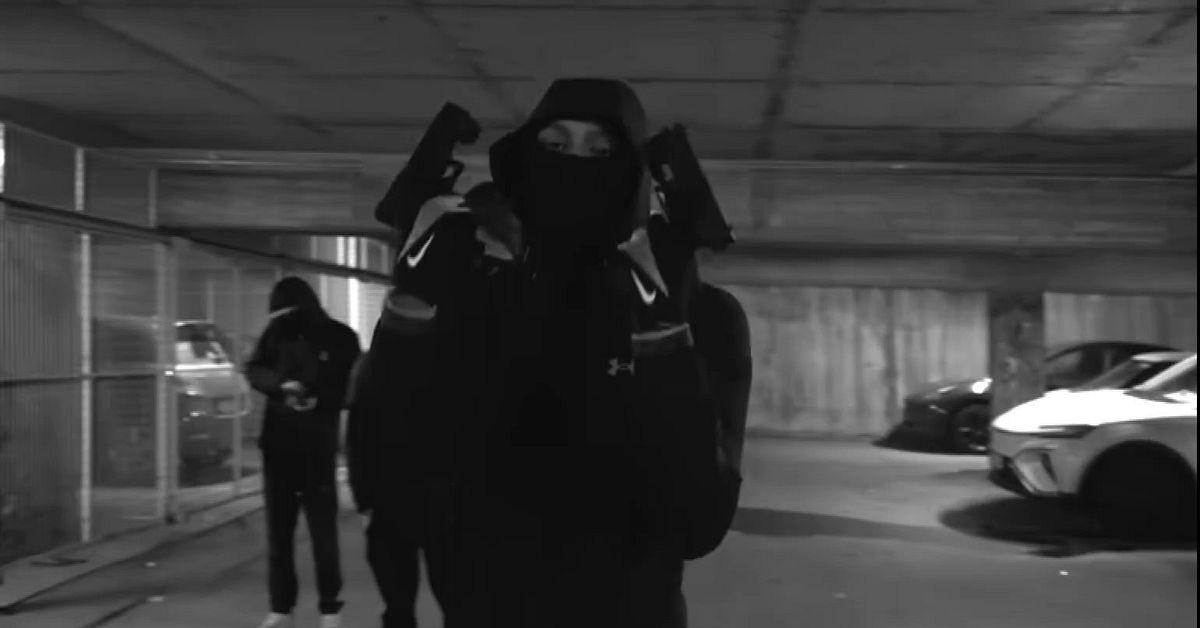 Raptexterna ska bevisa mordplaner – nu möts gangsterrapparna i rätten ...