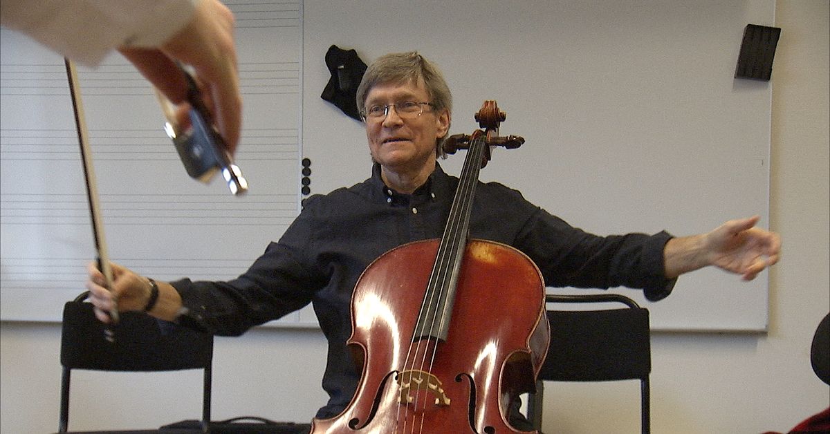 Han håller masterclass i cello i Portugal | SVT Nyheter